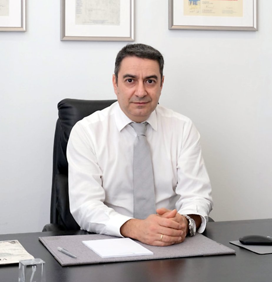 Βιογραφικό | Νευροχειρουργός Νίκος Μαραθεύτης